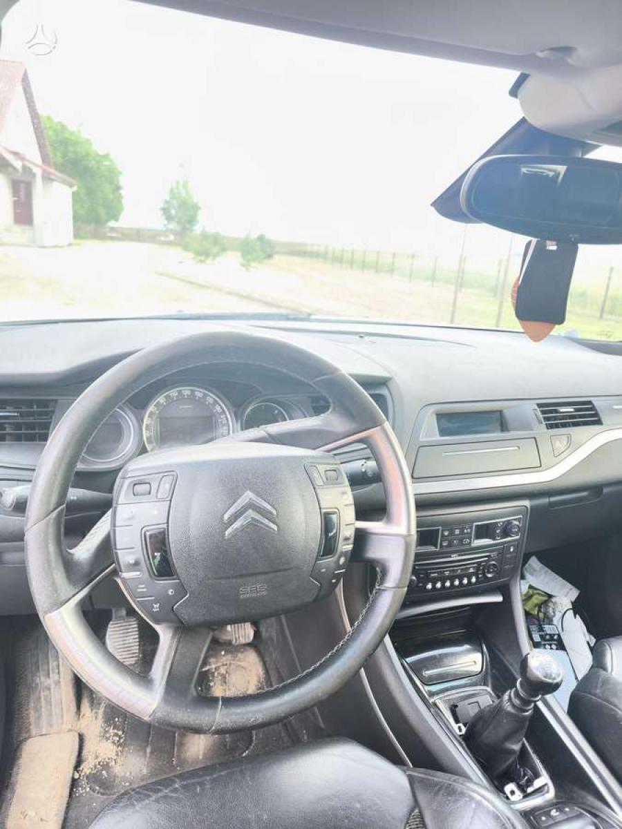 White Citroen C5 2008 in Pakruojis, with an engine capacity of 2.18 L and mileage of 450 thousand km for 700 €, photo 6 on AUTOMOTO.COM.LV