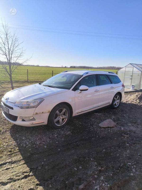 White Citroen C5 2008 in Pakruojis, with an engine capacity of 2.18 L and mileage of 450 thousand km for 700 €, photo 6 on AUTOMOTO.COM.LV
