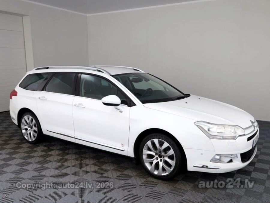White Citroen C5 2009 in Tallinn, with an engine capacity of 2.00 L and mileage of 372 thousand km for 1299 €, photo 1 on AUTOMOTO.COM.LV