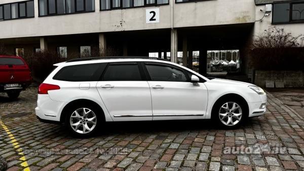White Citroen C5 2009 in Tallinn, with an engine capacity of 2.00 L and mileage of 349 thousand km for 3999 €, photo 3 on AUTOMOTO.COM.LV