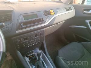 White Citroen C5 2009 in Riga, with an engine capacity of 2.00 L and mileage of 340 thousand km for 1550 €, photo 4 on AUTOMOTO.COM.LV