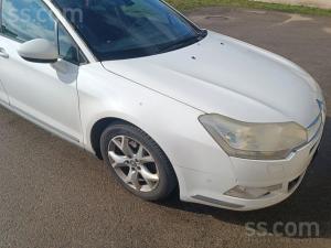 White Citroen C5 2009 in Riga, with an engine capacity of 2.00 L and mileage of 340 thousand km for 1550 €, photo 5 on AUTOMOTO.COM.LV