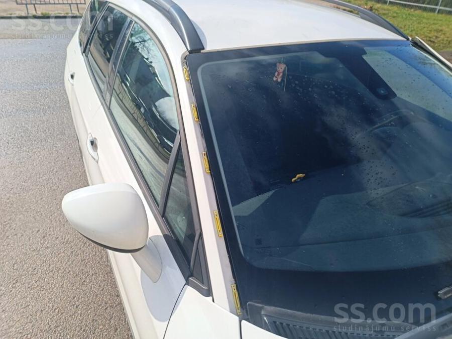 White Citroen C5 2009 in Riga, with an engine capacity of 2.00 L and mileage of 340 thousand km for 1550 €, photo 6 on AUTOMOTO.COM.LV