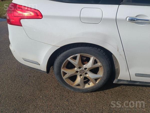 White Citroen C5 2009 in Riga, with an engine capacity of 2.00 L and mileage of 340 thousand km for 1550 €, photo 10 on AUTOMOTO.COM.LV