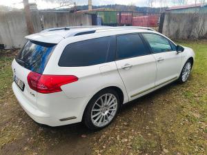 White Citroen C5 2010 in Vilnius, with an engine capacity of 2.00 L and mileage of 279 thousand km for 1950 €, photo 2 on AUTOMOTO.COM.LV