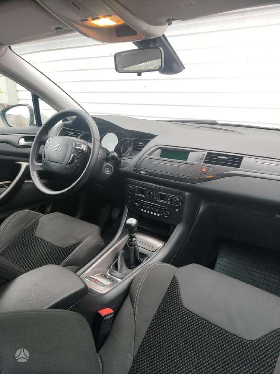 Balts Citroen C5 2010 Molėtai, ar dzinēja tilpumu 2.00 L un nobraukumu 274 tūkst. km par 2850 €, foto 9 vietnē AUTOMOTO.COM.LV