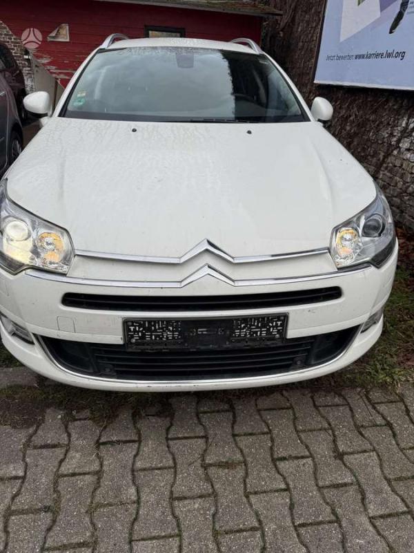 White Citroen C5 2010 in Jurbarkas, with an engine capacity of 2.00 L and mileage of 260 thousand km for 2750 €, photo 1 on AUTOMOTO.COM.LV