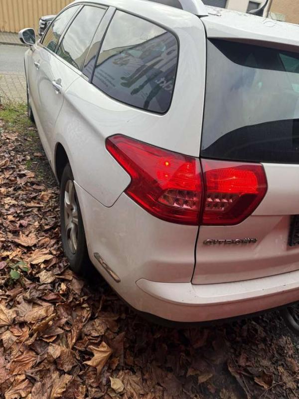 White Citroen C5 2010 in Jurbarkas, with an engine capacity of 2.00 L and mileage of 260 thousand km for 2750 €, photo 5 on AUTOMOTO.COM.LV