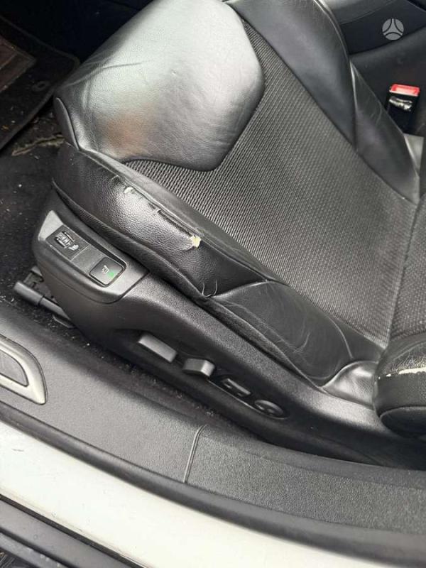 Balts Citroen C5 2010 Jurbarkas, ar dzinēja tilpumu 2.00 L un nobraukumu 260 tūkst. km par 2750 €, foto 11 vietnē AUTOMOTO.COM.LV