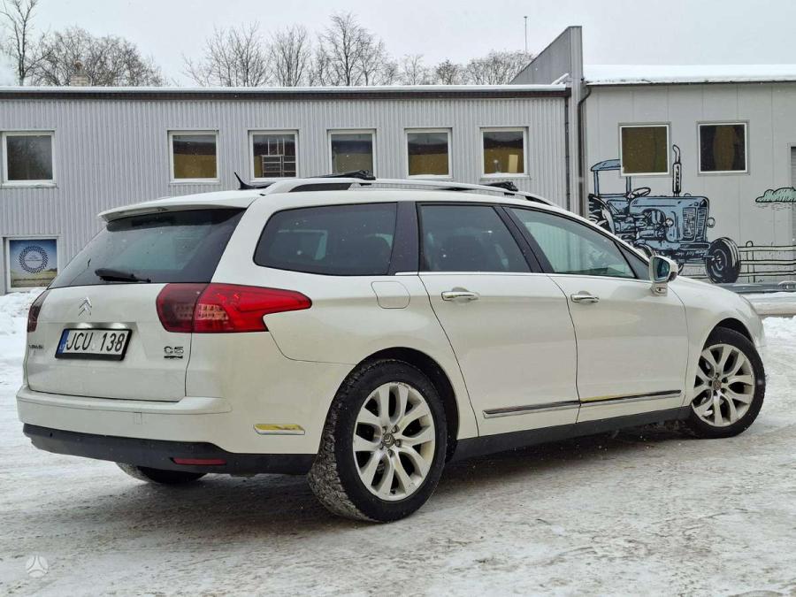 Balts Citroen C5 2010 Šilutė, ar dzinēja tilpumu 2.00 L un nobraukumu 260 tūkst. km par 2500 €, foto 5 vietnē AUTOMOTO.COM.LV