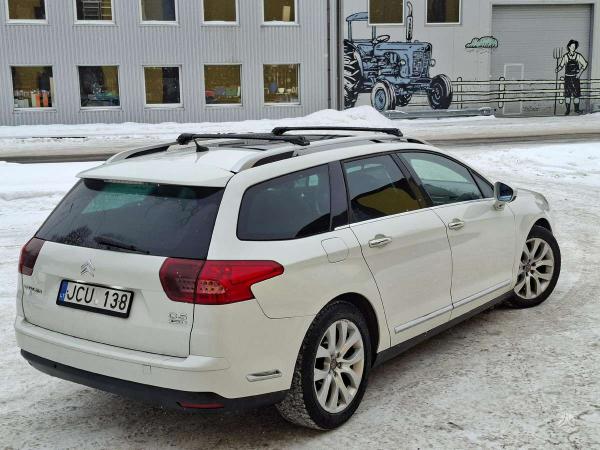 White Citroen C5 2010 in Silute, with an engine capacity of 2.00 L and mileage of 260 thousand km for 2500 €, photo 8 on AUTOMOTO.COM.LV