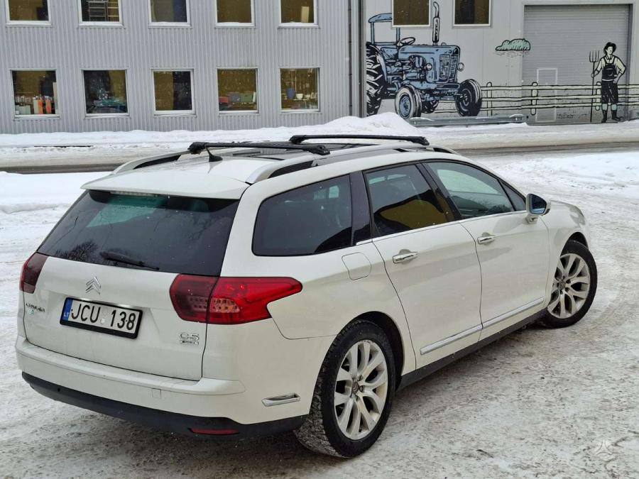 Balts Citroen C5 2010 Šilutė, ar dzinēja tilpumu 2.00 L un nobraukumu 260 tūkst. km par 2500 €, foto 8 vietnē AUTOMOTO.COM.LV