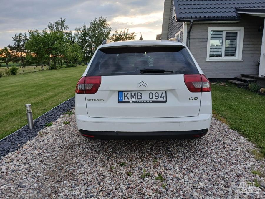 Balts Citroen C5 2011 Alīta, ar dzinēja tilpumu 1.60 L un nobraukumu 331 tūkst. km par 2500 €, foto 5 vietnē AUTOMOTO.COM.LV