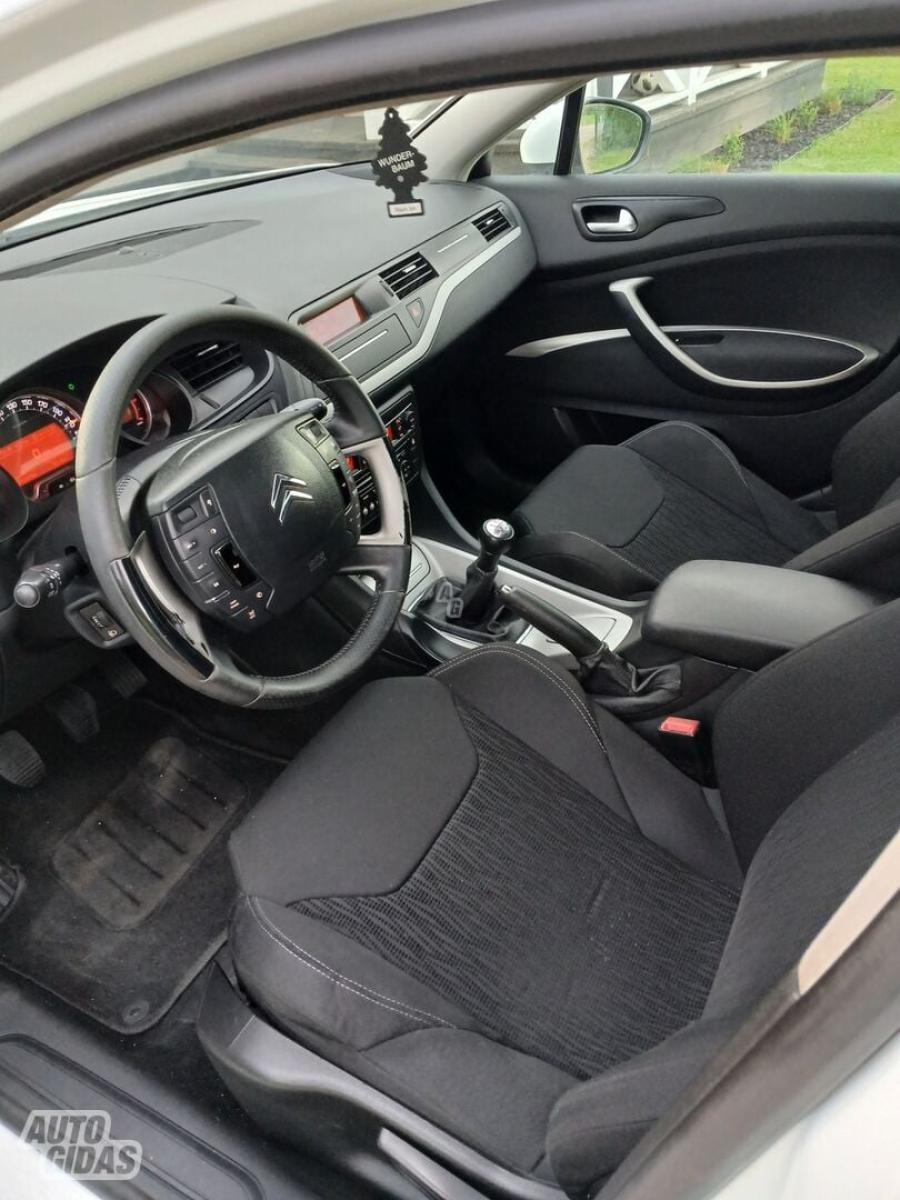 Balts Citroen C5 2011 Alīta, ar dzinēja tilpumu 1.60 L un nobraukumu 331 tūkst. km par 2500 €, foto 11 vietnē AUTOMOTO.COM.LV
