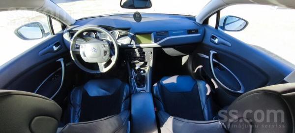 White Citroen C5 2011 in Jurmala, with an engine capacity of 1.60 L and mileage of 208 thousand km for 4000 €, photo 9 on AUTOMOTO.COM.LV