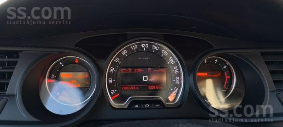 Balts Citroen C5 2011 Jūrmala, ar dzinēja tilpumu 1.60 L un nobraukumu 208 tūkst. km par 4000 €, foto 14 vietnē AUTOMOTO.COM.LV