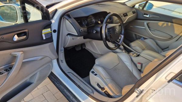 White Citroen C5 2011 in Madona, with an engine capacity of 1.60 L and mileage of 187 thousand km for 3350 €, photo 8 on AUTOMOTO.COM.LV