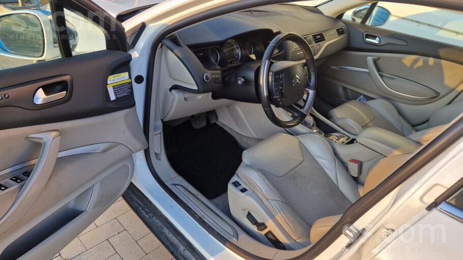 Balts Citroen C5 2011 Madona, ar dzinēja tilpumu 1.60 L un nobraukumu 187 tūkst. km par 3350 €, foto 8 vietnē AUTOMOTO.COM.LV