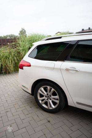 Balts Citroen C5 2011 Panevēža, ar dzinēja tilpumu 2.00 L un nobraukumu 306 tūkst. km par 2299 €, foto 3 vietnē AUTOMOTO.COM.LV