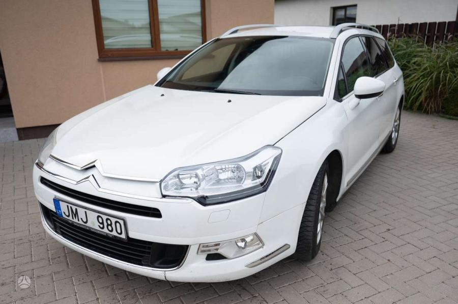 Balts Citroen C5 2011 Panevēža, ar dzinēja tilpumu 2.00 L un nobraukumu 306 tūkst. km par 2299 €, foto 23 vietnē AUTOMOTO.COM.LV