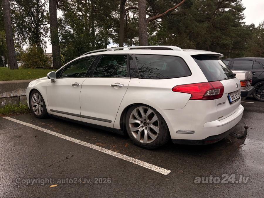 White Citroen C5 2011 in Tallinn, with an engine capacity of 2.00 L and mileage of 338 thousand km for 1660 €, photo 1 on AUTOMOTO.COM.LV