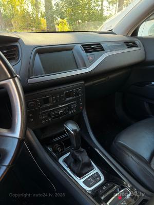 White Citroen C5 2011 in Tallinn, with an engine capacity of 2.00 L and mileage of 338 thousand km for 1660 €, photo 5 on AUTOMOTO.COM.LV