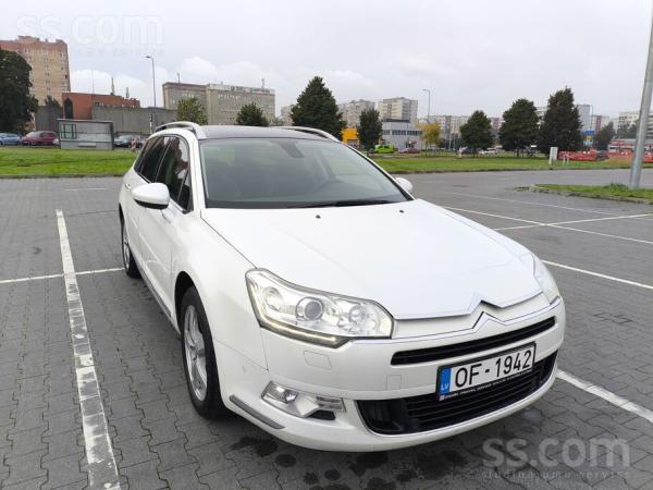 White Citroen C5 2012 in Riga, with an engine capacity of 2.00 L and mileage of 258 thousand km for 3000 €, photo 1 on AUTOMOTO.COM.LV