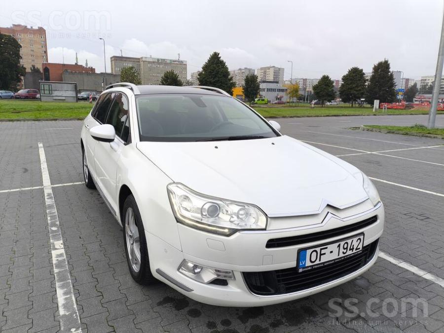 White Citroen C5 2012 in Riga, with an engine capacity of 2.00 L and mileage of 258 thousand km for 3000 €, photo 1 on AUTOMOTO.COM.LV