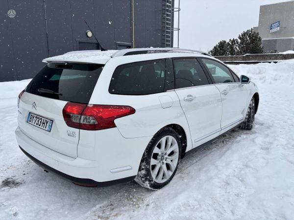 White Citroen C5 2012 in Siauliai, with an engine capacity of 2.00 L and mileage of 333 thousand km for 3250 €, photo 5 on AUTOMOTO.COM.LV