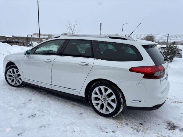 White Citroen C5 2012 in Siauliai, with an engine capacity of 2.00 L and mileage of 333 thousand km for 3250 €, photo 7 on AUTOMOTO.COM.LV
