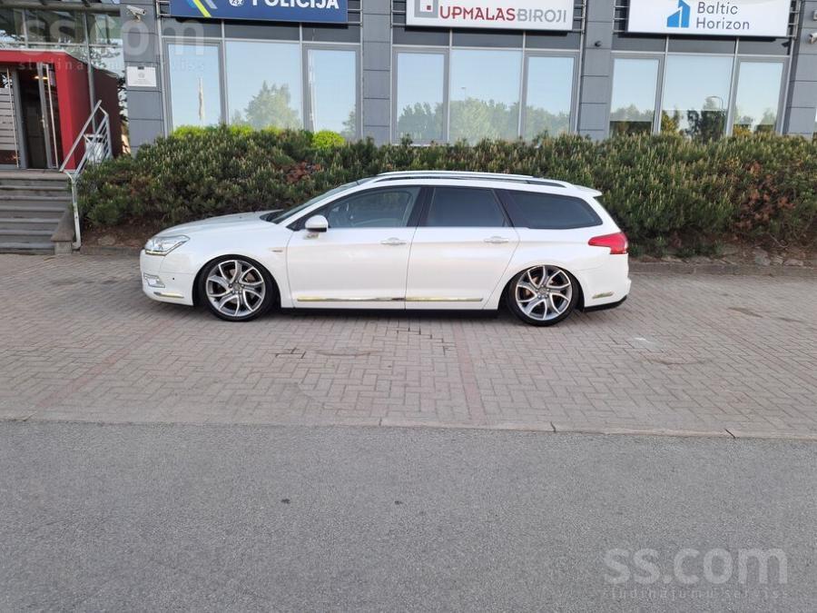 White Citroen C5 2012 in Riga, with an engine capacity of 3.00 L and mileage of 0 thousand km for 5350 €, photo 8 on AUTOMOTO.COM.LV
