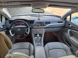 White Citroen C5 2012 in Riga, with an engine capacity of 3.00 L and mileage of 0 thousand km for 5350 €, photo 12 on AUTOMOTO.COM.LV