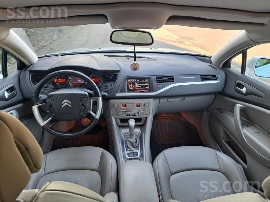 White Citroen C5 2012 in Riga, with an engine capacity of 3.00 L and mileage of 0 thousand km for 5350 €, photo 12 on AUTOMOTO.COM.LV
