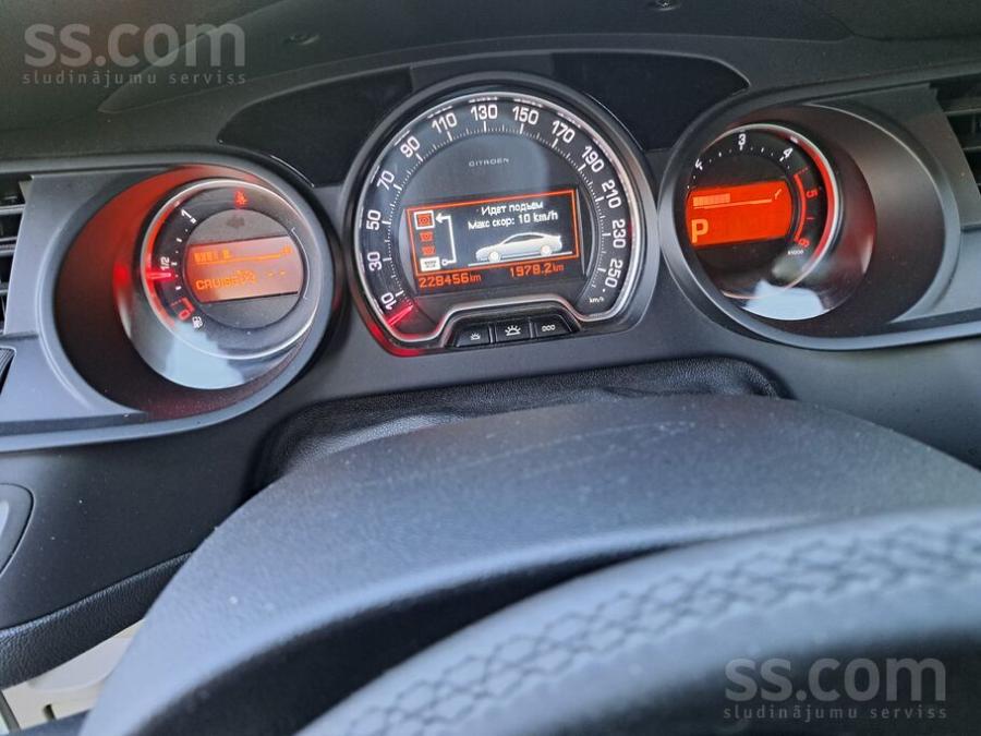 White Citroen C5 2012 in Riga, with an engine capacity of 3.00 L and mileage of 0 thousand km for 5350 €, photo 24 on AUTOMOTO.COM.LV