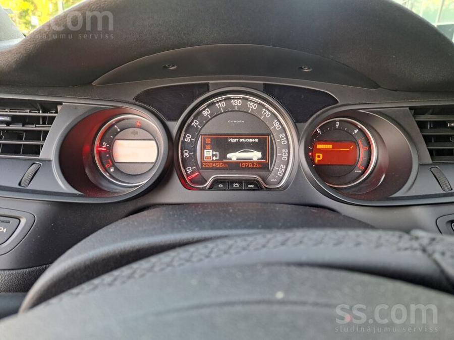 White Citroen C5 2012 in Riga, with an engine capacity of 3.00 L and mileage of 0 thousand km for 5350 €, photo 25 on AUTOMOTO.COM.LV
