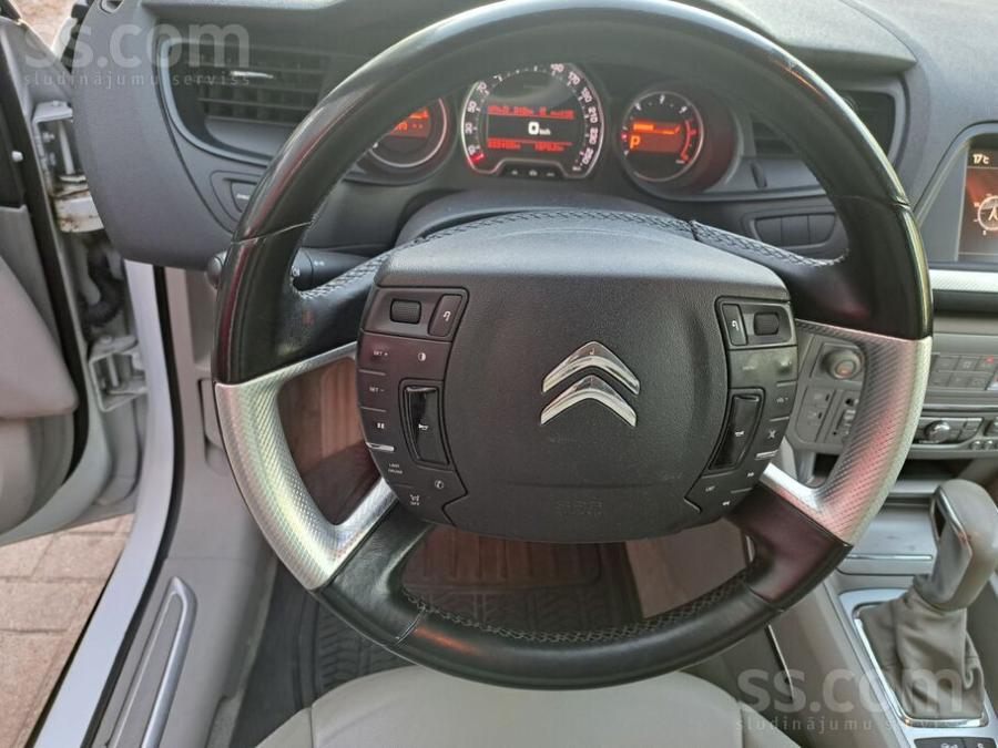 White Citroen C5 2012 in Riga, with an engine capacity of 3.00 L and mileage of 0 thousand km for 5350 €, photo 26 on AUTOMOTO.COM.LV