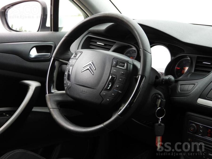 White Citroen C5 2012 in Riga, with an engine capacity of 2.00 L and mileage of 323 thousand km for 5000 €, photo 13 on AUTOMOTO.COM.LV