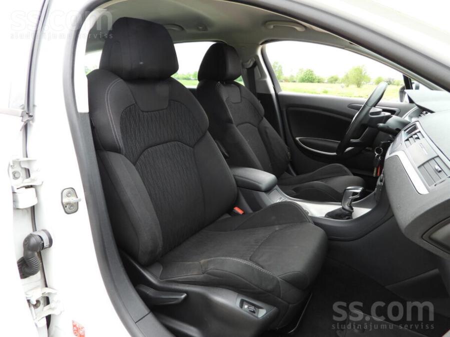 White Citroen C5 2012 in Riga, with an engine capacity of 2.00 L and mileage of 323 thousand km for 5000 €, photo 15 on AUTOMOTO.COM.LV