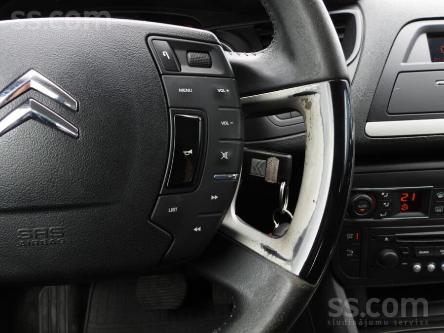 White Citroen C5 2012 in Riga, with an engine capacity of 2.00 L and mileage of 323 thousand km for 5000 €, photo 24 on AUTOMOTO.COM.LV