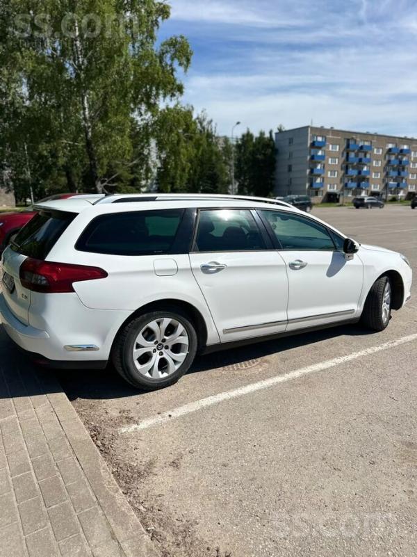 White Citroen C5 2012 in Jekabpils, with an engine capacity of 2.00 L and mileage of 323 thousand km for 3000 €, photo 2 on AUTOMOTO.COM.LV