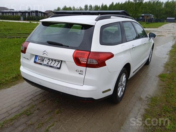 White Citroen C5 2012 in Riga, with an engine capacity of 1.60 L and mileage of 248 thousand km for 4650 €, photo 4 on AUTOMOTO.COM.LV