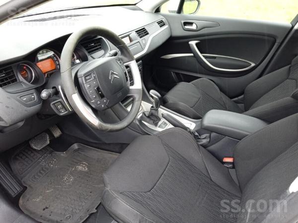 White Citroen C5 2012 in Riga, with an engine capacity of 1.60 L and mileage of 248 thousand km for 4650 €, photo 5 on AUTOMOTO.COM.LV