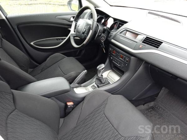White Citroen C5 2012 in Riga, with an engine capacity of 1.60 L and mileage of 248 thousand km for 4650 €, photo 6 on AUTOMOTO.COM.LV