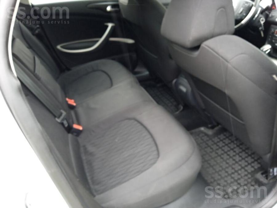 Balts Citroen C5 2012 Rīga, ar dzinēja tilpumu 1.60 L un nobraukumu 248 tūkst. km par 4650 €, foto 8 vietnē AUTOMOTO.COM.LV