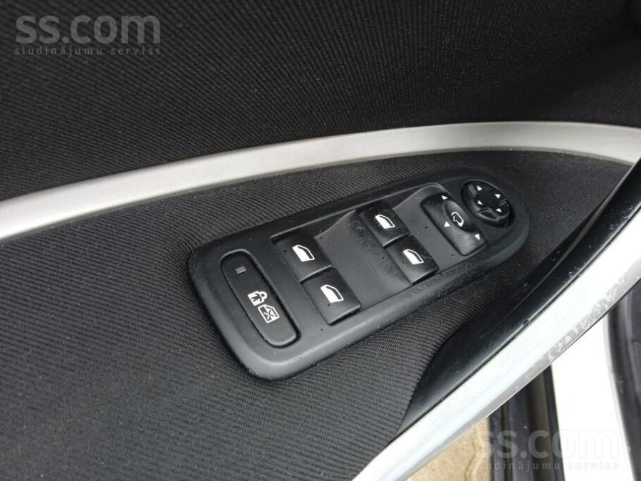 Balts Citroen C5 2012 Rīga, ar dzinēja tilpumu 1.60 L un nobraukumu 248 tūkst. km par 4650 €, foto 10 vietnē AUTOMOTO.COM.LV