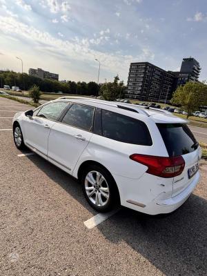 Balts Citroen C5 2012 Viļņa, ar dzinēja tilpumu 2.00 L un nobraukumu 280 tūkst. km par 1500 €, foto 4 vietnē AUTOMOTO.COM.LV