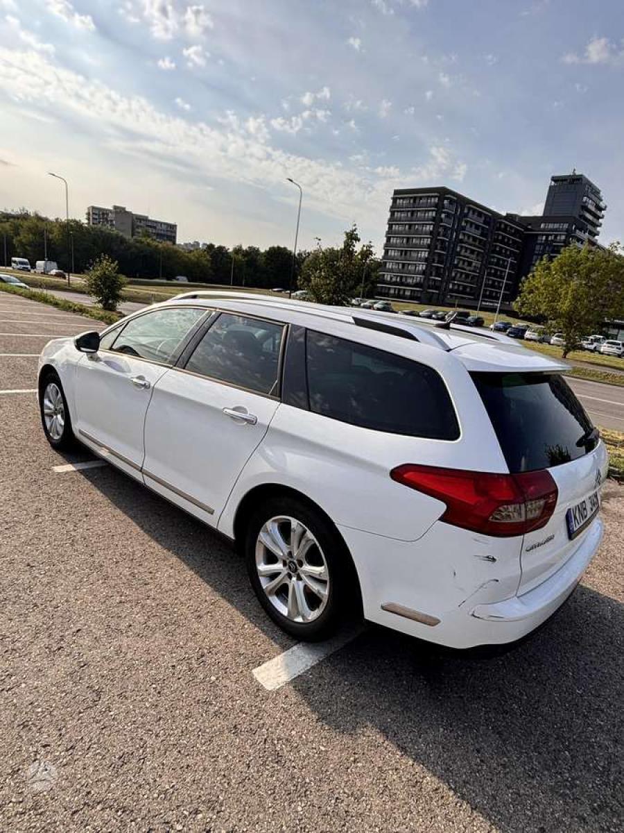 Balts Citroen C5 2012 Viļņa, ar dzinēja tilpumu 2.00 L un nobraukumu 280 tūkst. km par 1500 €, foto 4 vietnē AUTOMOTO.COM.LV