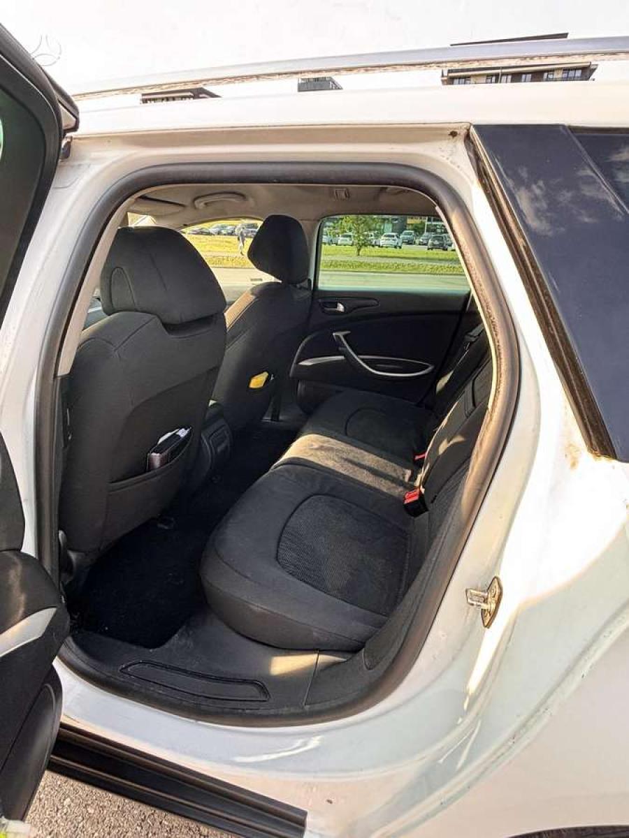 Balts Citroen C5 2012 Viļņa, ar dzinēja tilpumu 2.00 L un nobraukumu 280 tūkst. km par 1500 €, foto 6 vietnē AUTOMOTO.COM.LV