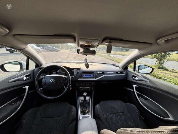 White Citroen C5 2012 in Vilnius, with an engine capacity of 2.00 L and mileage of 280 thousand km for 1500 €, photo 6 on AUTOMOTO.COM.LV