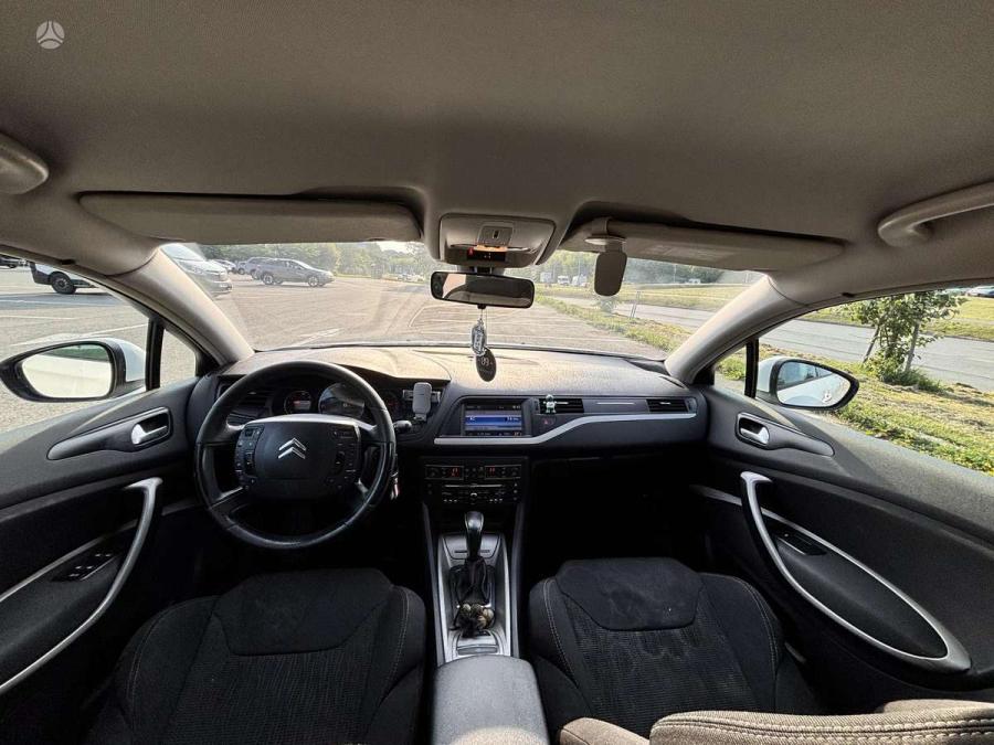 Balts Citroen C5 2012 Viļņa, ar dzinēja tilpumu 2.00 L un nobraukumu 280 tūkst. km par 1500 €, foto 7 vietnē AUTOMOTO.COM.LV